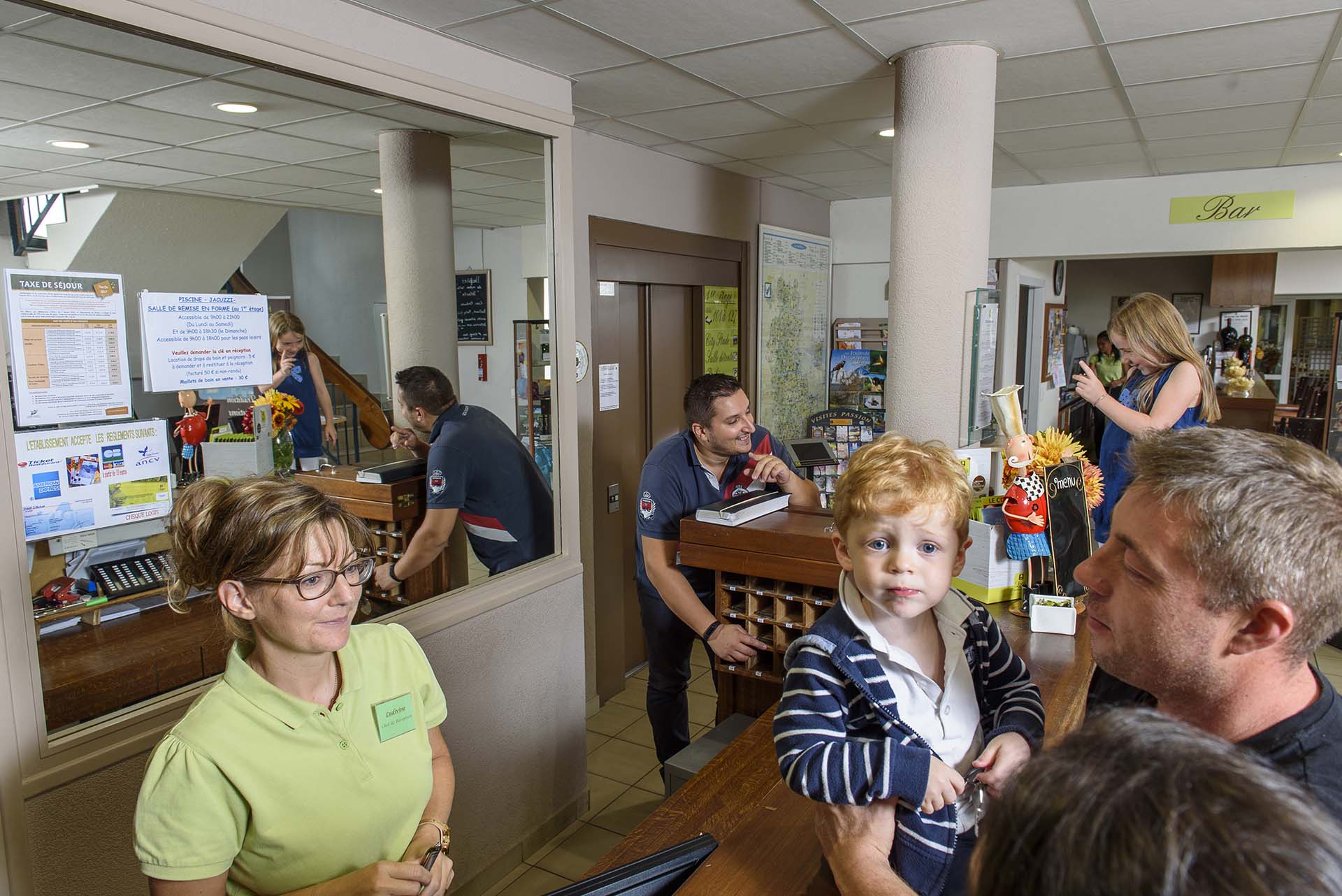 Hôtel Restaurant Beaujolais - Le Chatard à Sarcey | Idéalement situé à ...
