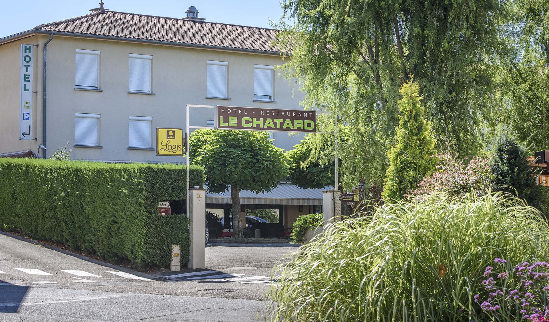 Hôtel Restaurant Beaujolais - Le Chatard à Sarcey | Espaces extérieurs