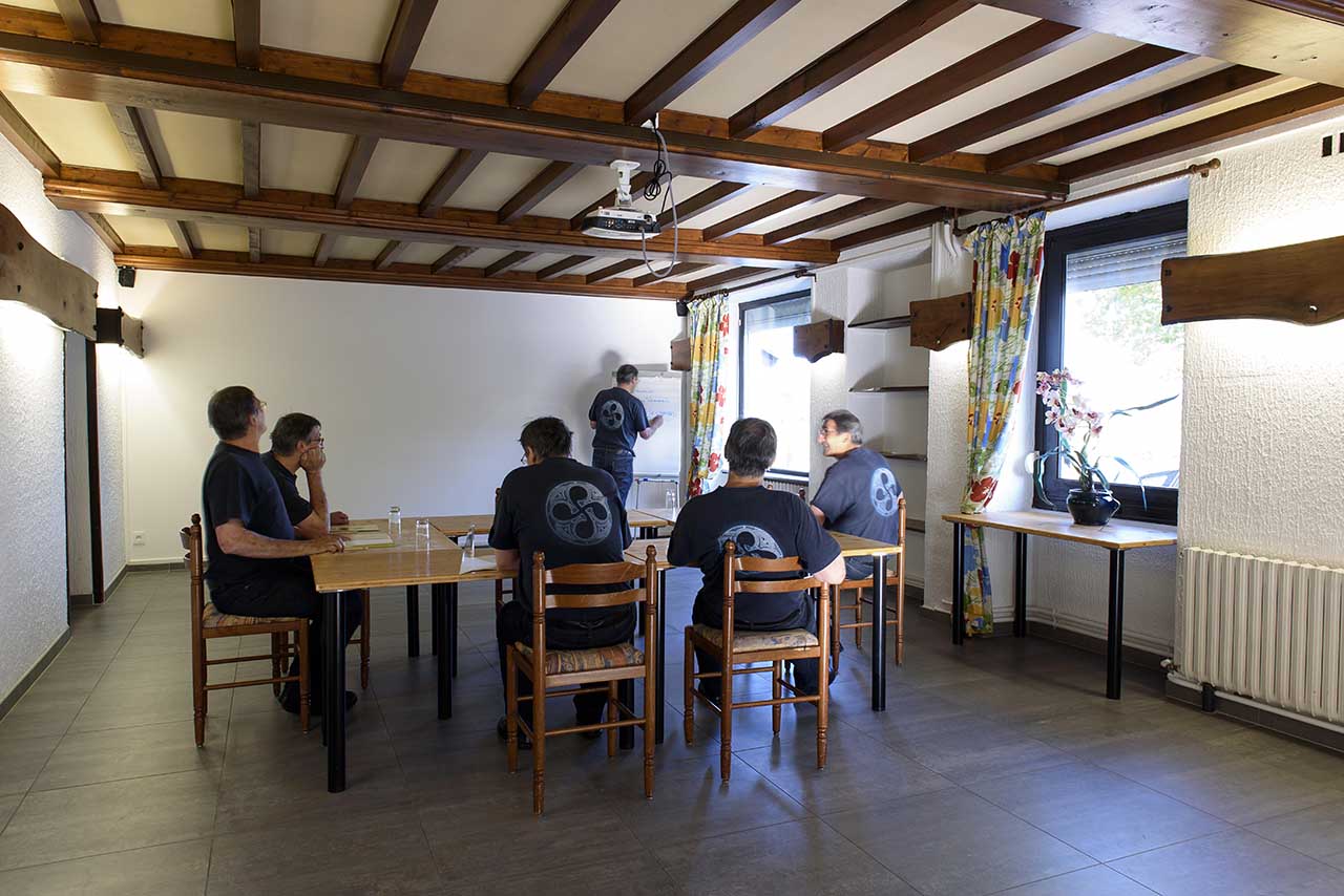 Hôtel Restaurant Le Chatard à Sarcey (Beaujolais) - Proche A89 ...